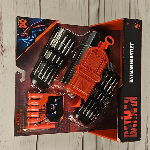 Spin Master | Toys | Dc Comics The Batman Gauntlet With Launcher ...